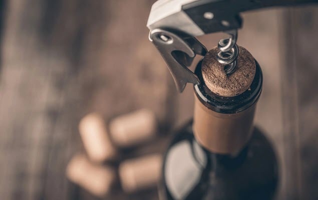 Wine Serving Guide - When & How to Uncork Wine | Vintec United States